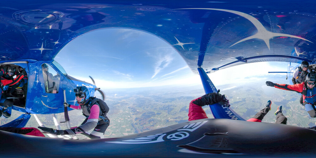 Skydiving as Superman 360º Video | 360Cities