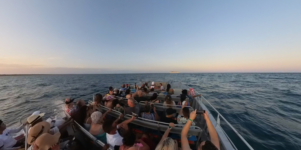 Boat Ride From Pomene To MSC Splendida At Sunset 360º Video | 360Cities